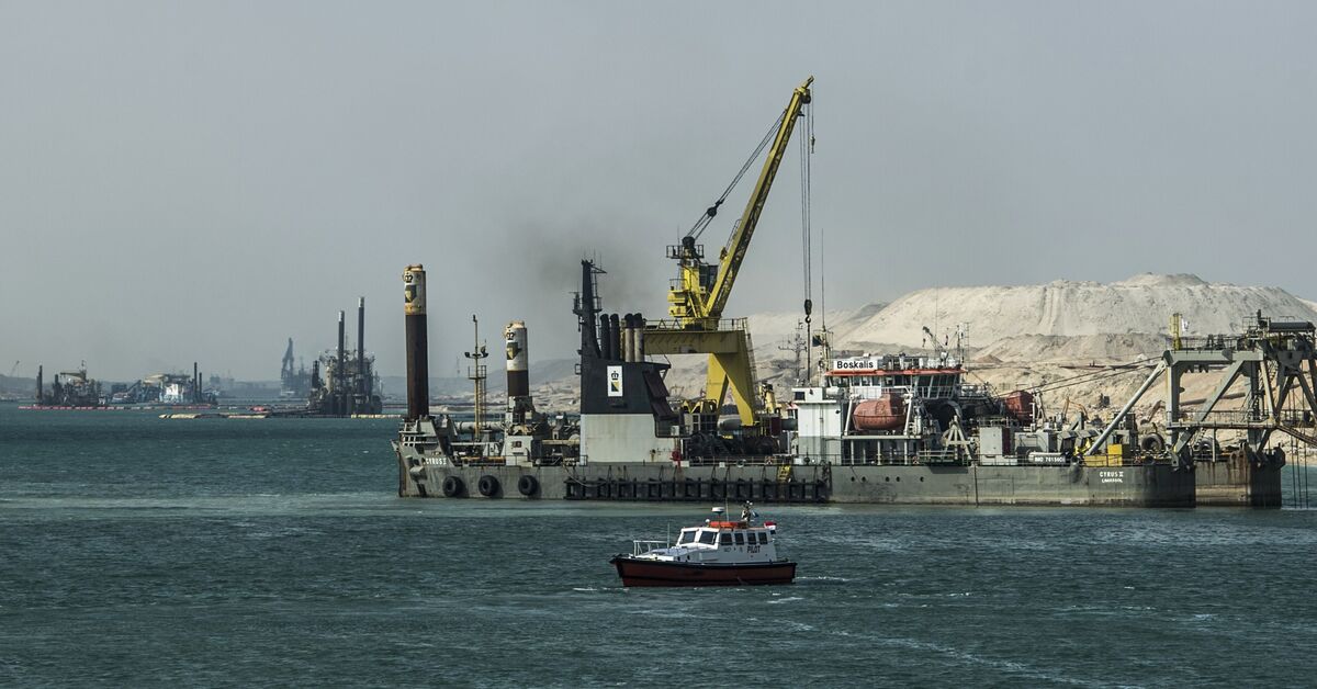 Suez Canal receives giant dredger in planned upgrade - AL-Monitor: The ...
