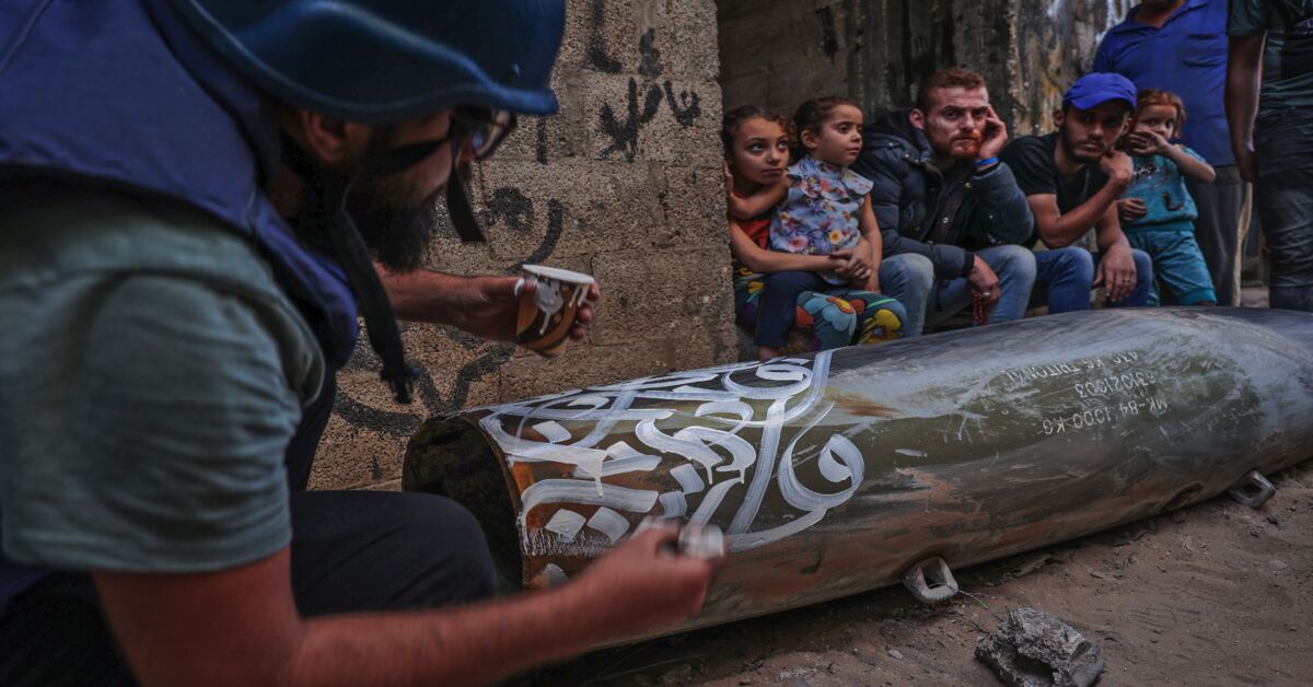 Gaza graffiti combines conflict, despair and hope for Palestinians - AL ...