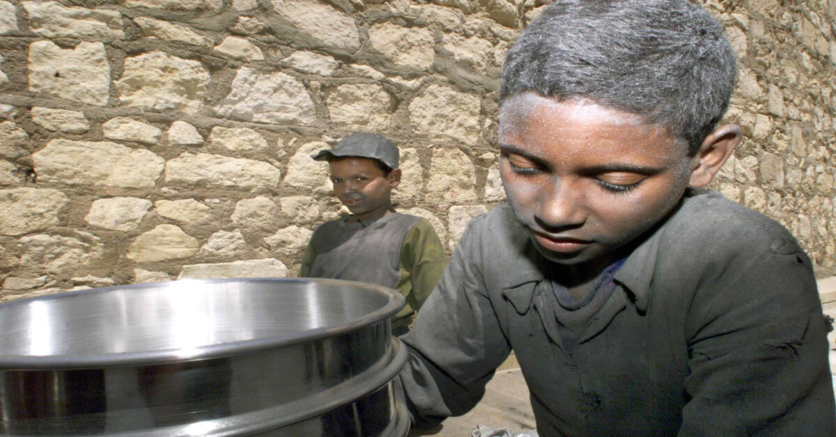 Child labor assumes fatal proportions in Egypt - AL-Monitor: The Middle ...