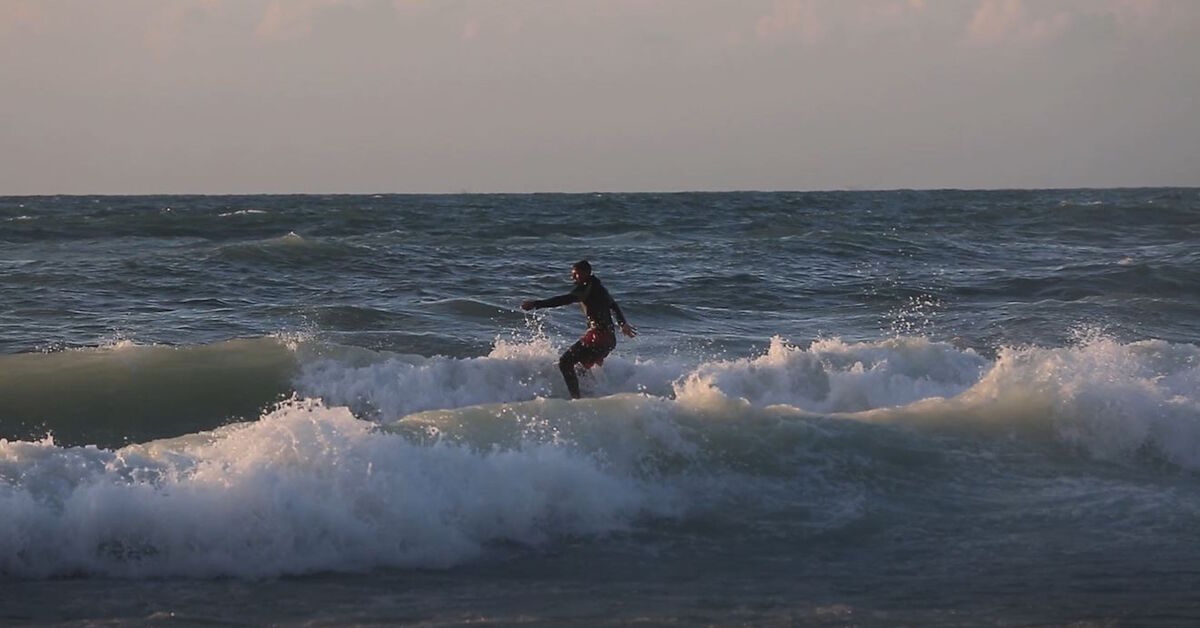 VIDEO: Surfing brings risk, pleasure to Gaza - AL-Monitor: The Middle ...