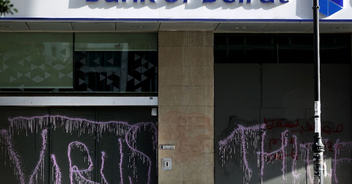 Lebanon's 'zombie banks' downsize to weather crisis - AL-Monitor: The ...