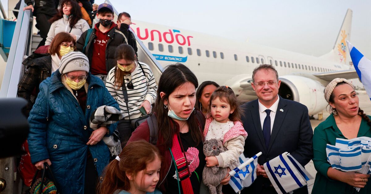 Israel needs long-term plans to absorb Ukrainian immigration wave - AL ...