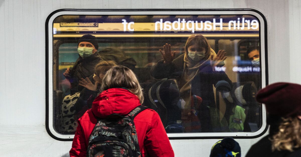 Egypt extends stay of stranded Ukrainian, Russian tourists - AL-Monitor ...