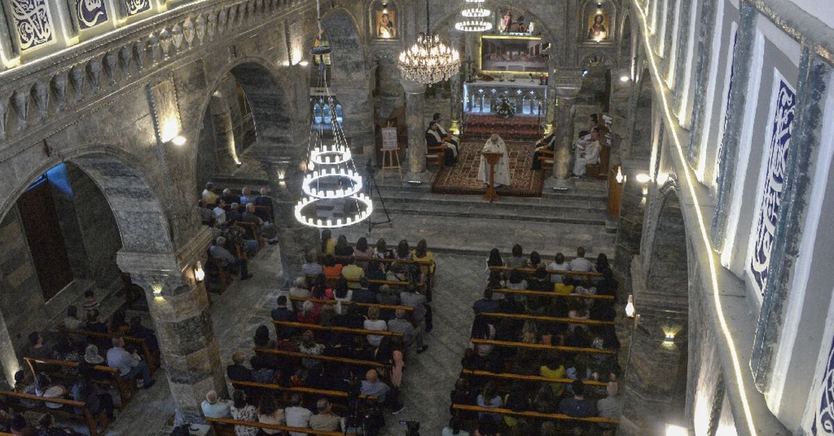 19th century Iraq church celebrates first mass since IS defeat - AL ...