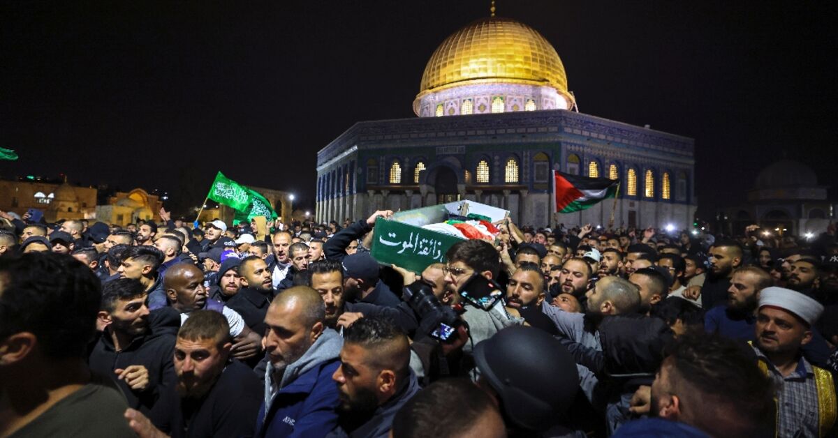 Dozens hurt in clashes at Palestinian funeral in Jerusalem - AL-Monitor ...