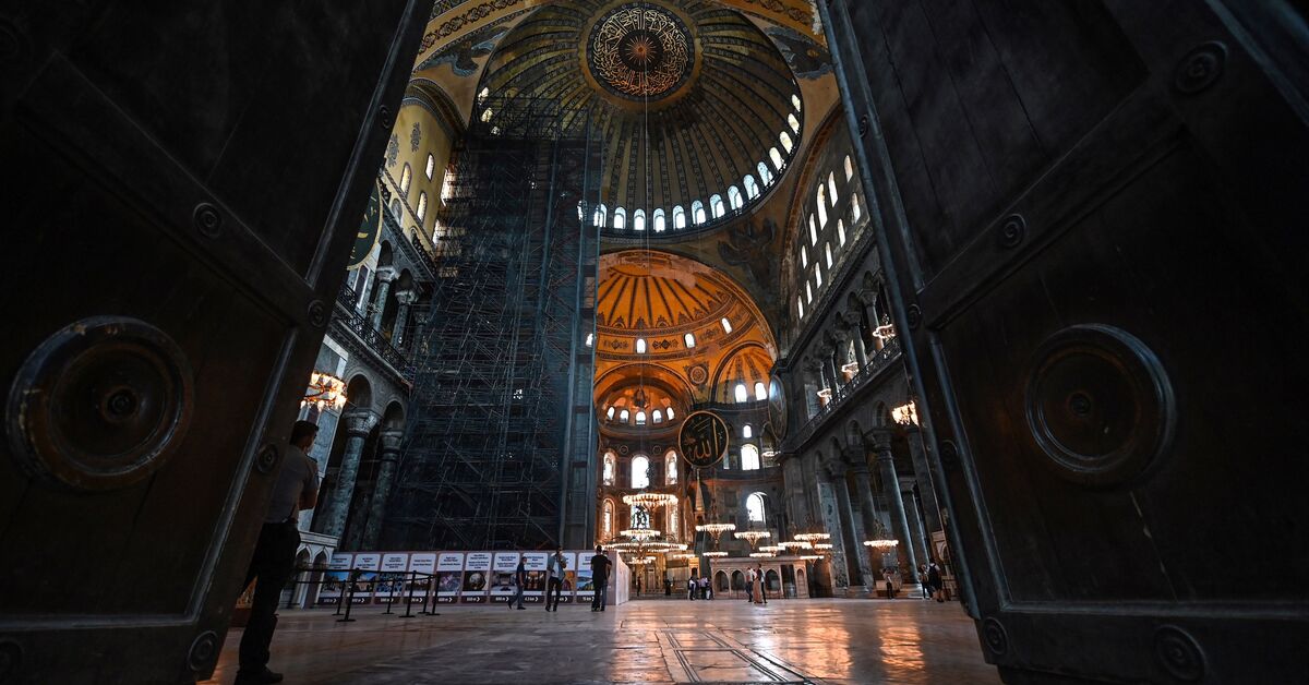 Experts warn Istanbul's iconic Hagia Sophia at risk as ancient gate ...