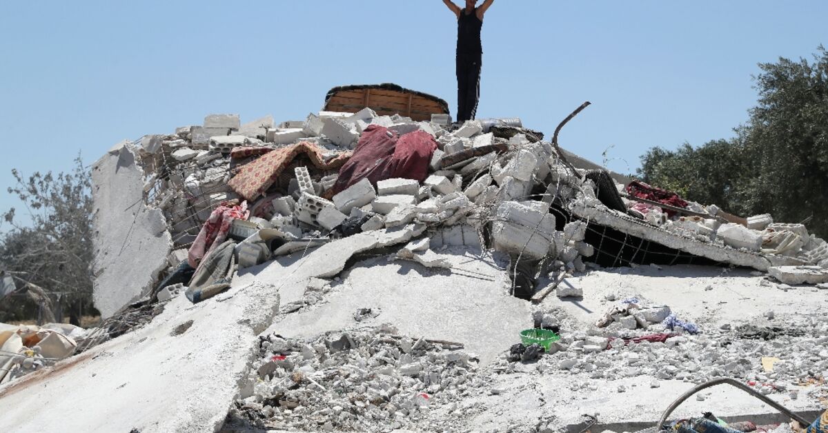 Russian air strike on Syria kills seven: monitor - AL-Monitor: The ...