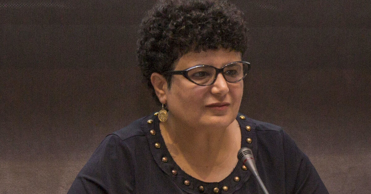 Palestinian photojournalist turned artist inspires female students - AL ...