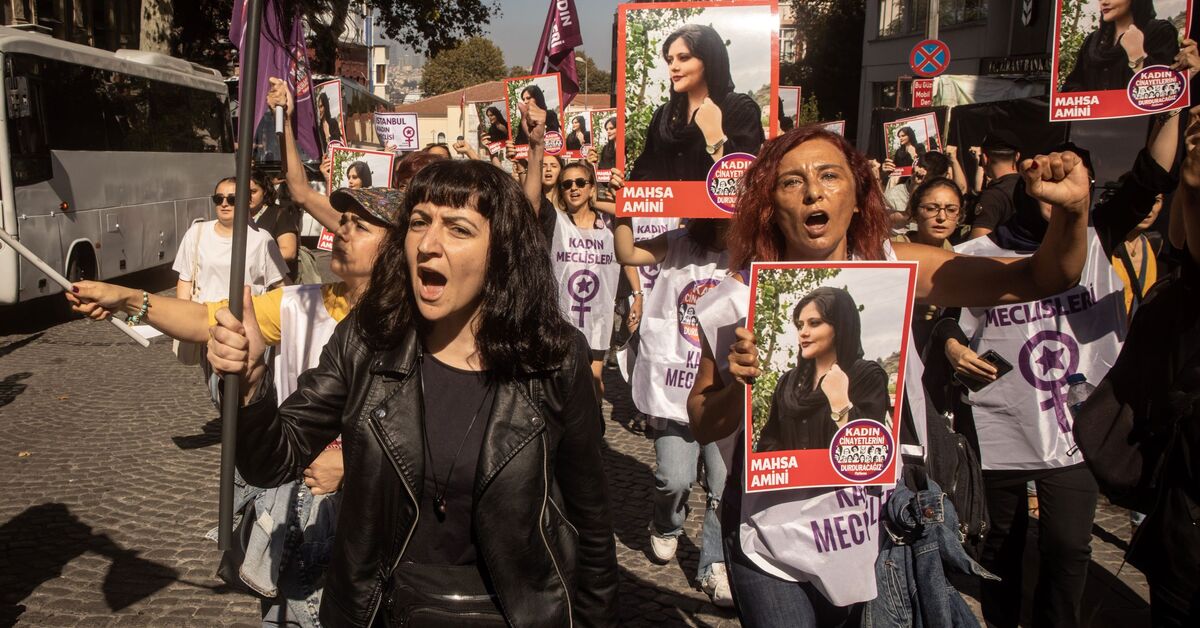 Iranian IRGC commander killed during fighting with protesters - AL ...