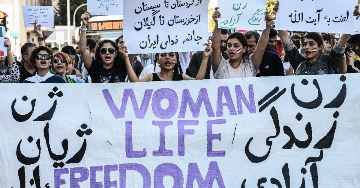 'Not afraid anymore': more violence as Iran protests enter fourth week ...