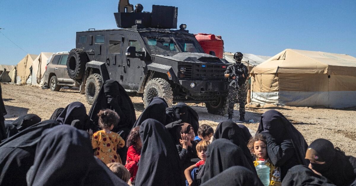 Hundreds linked to IS transfered from Syria to Iraq - AL-Monitor: The ...