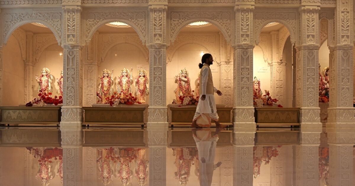 Ornate Hindu temple opens doors in Islamic UAE - AL-Monitor: The Middle ...