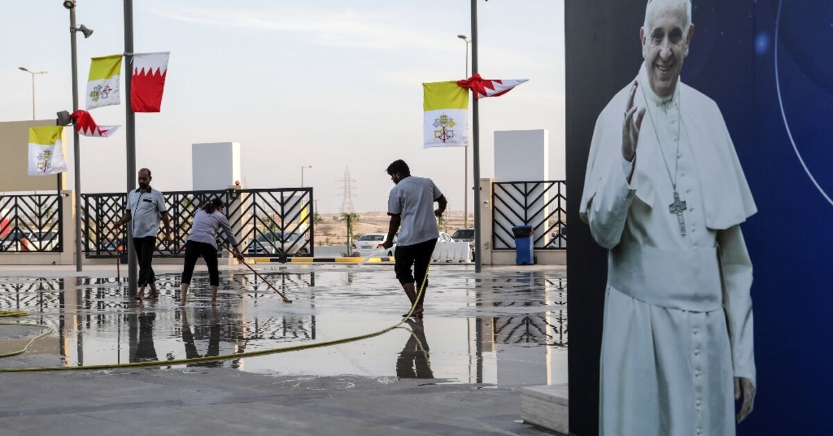 Pope visits Bahrain for interfaith talks with rights in spotlight - AL ...
