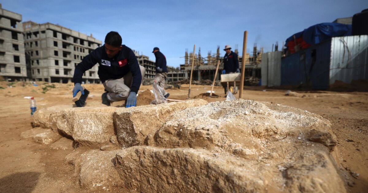 Gaza archaeologists find 'complete' Roman-era cemetery - AL-Monitor ...