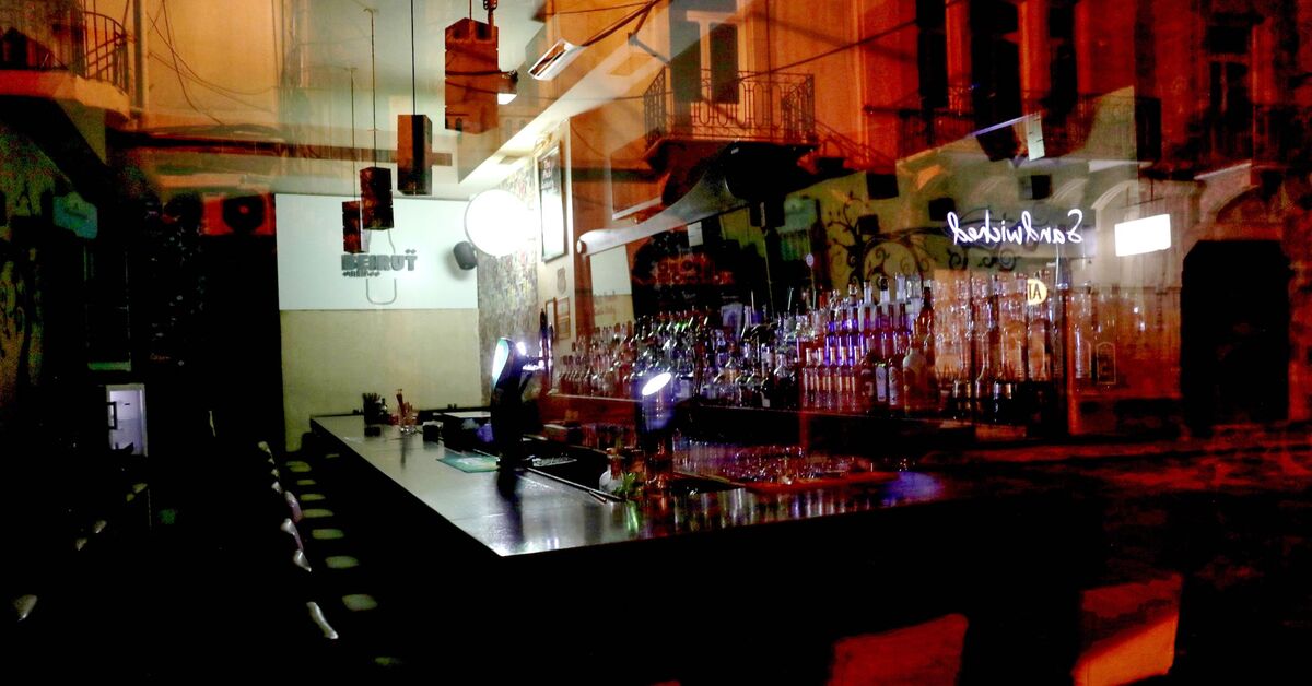Bars toast holiday season in Lebanon - AL-Monitor: The Middle Eastʼs ...