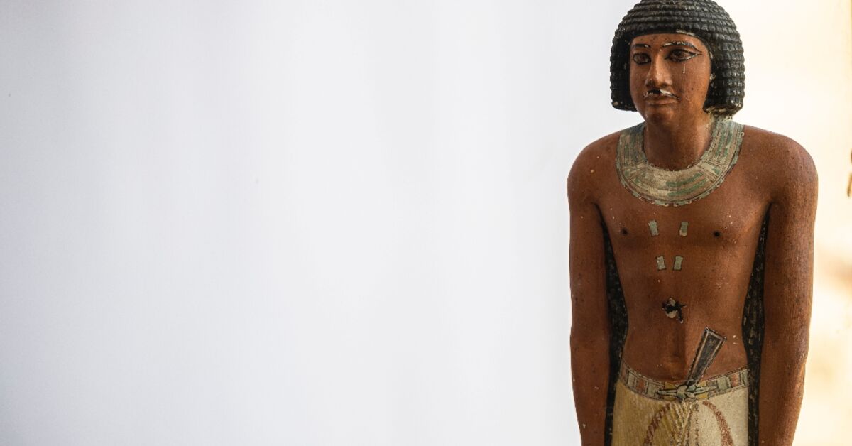 Egypt unveils ancient 'secret keeper' tomb, golden mummy - AL-Monitor ...