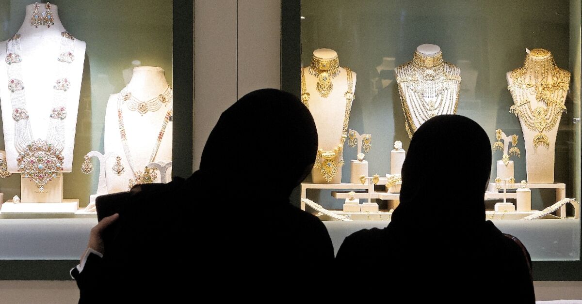 Qatari businesswoman sparkles among jewellery giants at Doha show - AL ...