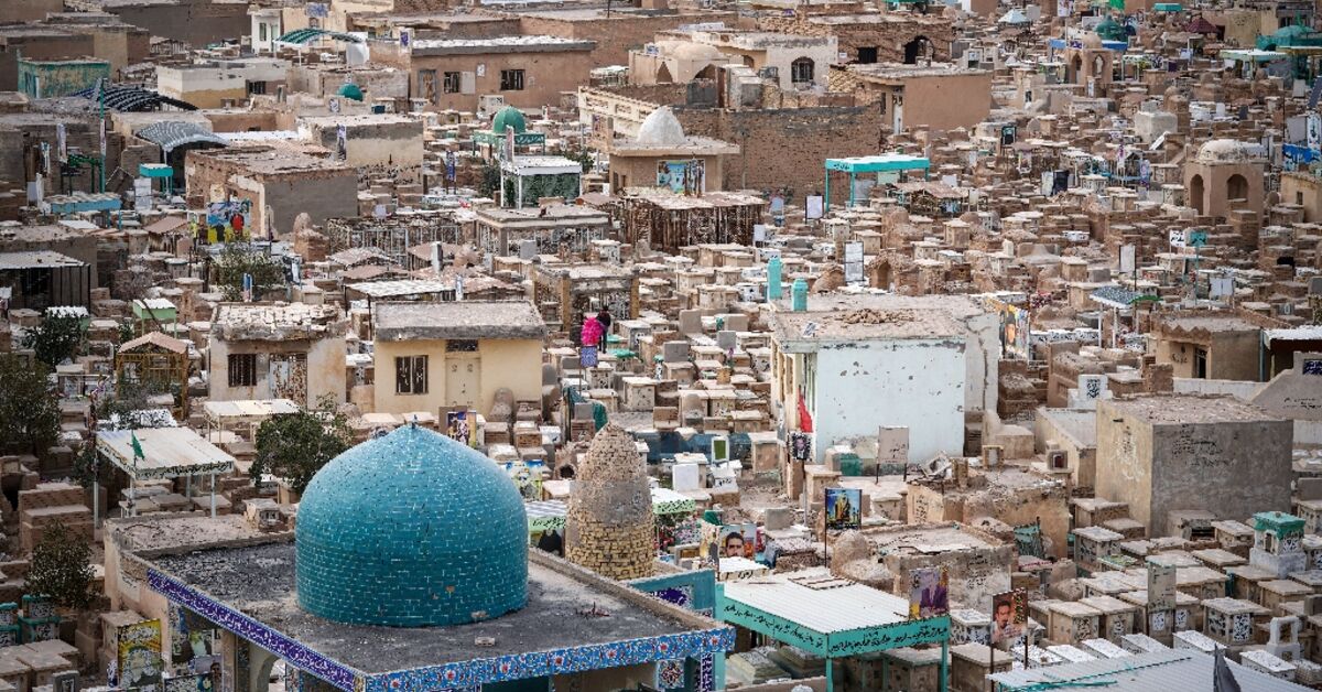 Vast cemetery in Iraq echoes 14 centuries of life and death - AL ...