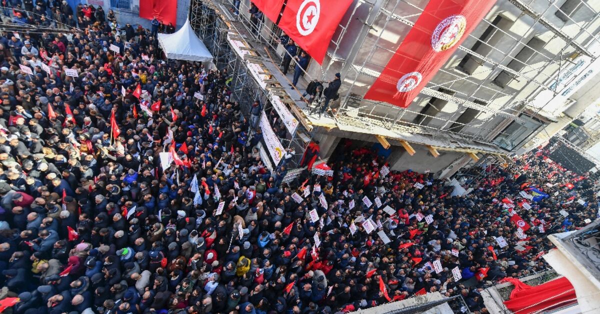 Tunisia labour union rally urges president to accept 'dialogue' - AL ...
