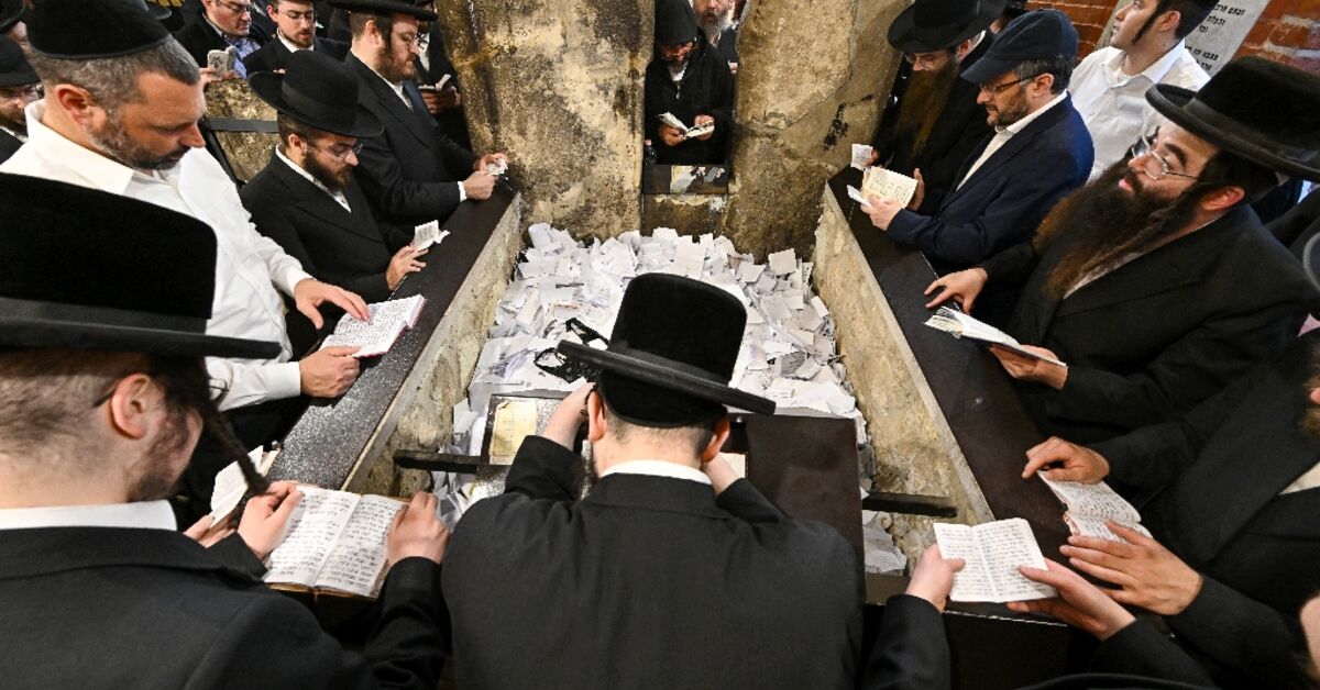 Cult of 'Miracle Rabbi' transforms sleepy Hungarian village - AL ...