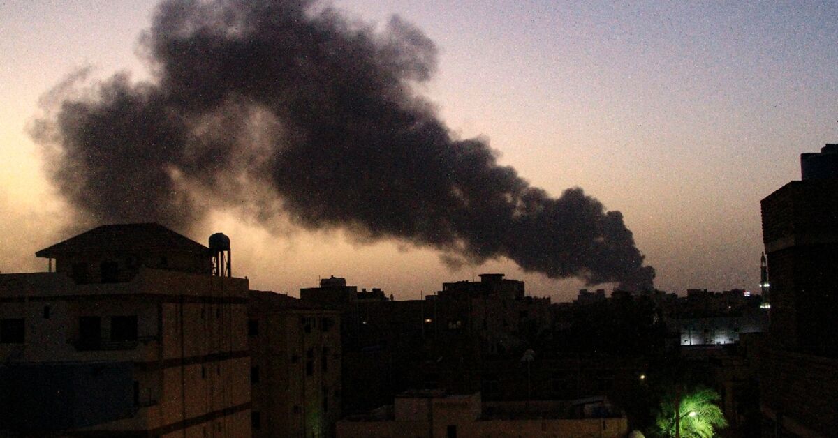 Air strikes shake Khartoum, Qatar embassy attacked - AL-Monitor: The ...