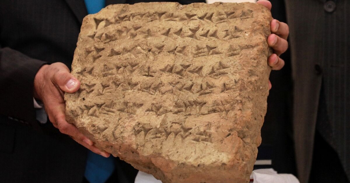Iraq unveils ancient stone tablet returned by Italy - AL-Monitor: The ...