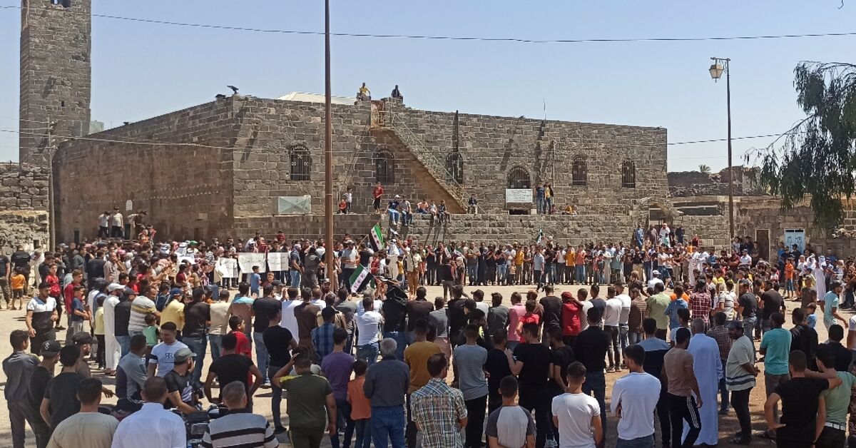 Anti-government protests take hold in southern Syria - AL-Monitor: The ...