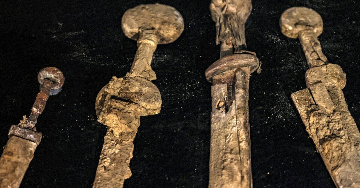 Israel unveils Roman-era weapons found in desert cave - AL-Monitor: The ...