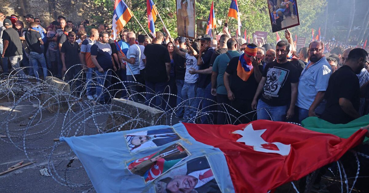Armenians in Lebanon protest Azerbaijan's offensive in Nagorno-Karabakh ...