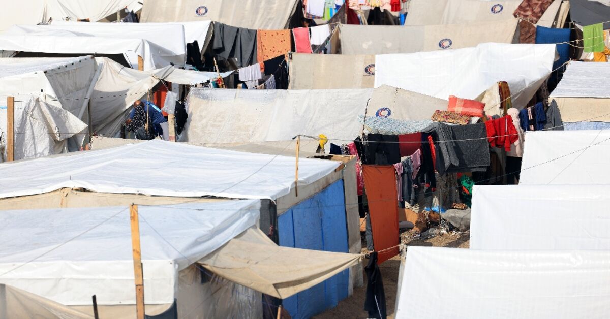 Displaced Gazans search for warm clothes as cold draws in - AL-Monitor ...