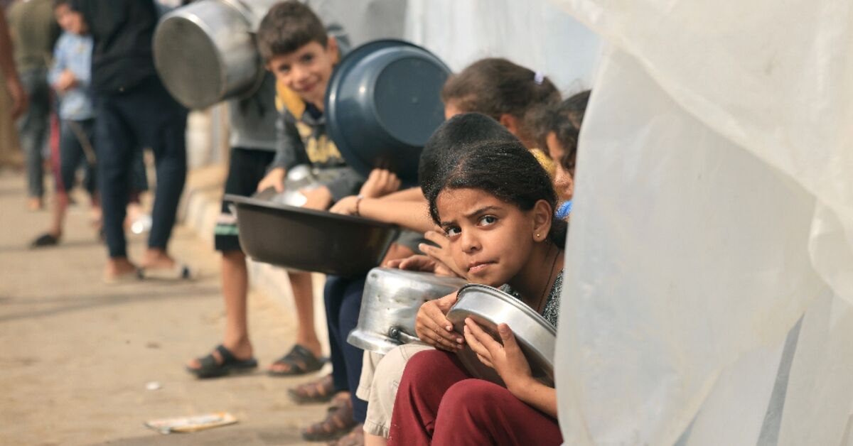 Displaced Gazans live in dust, fear and hunger - AL-Monitor: The Middle ...