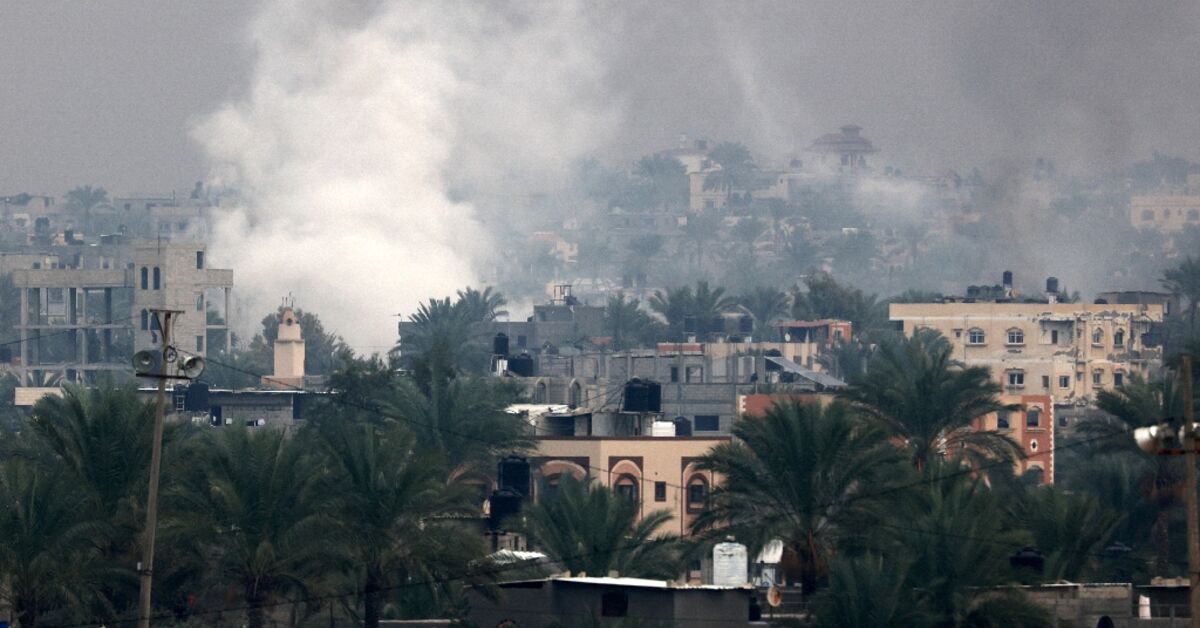 Israeli troops battle Hamas in main southern Gaza city - AL-Monitor ...