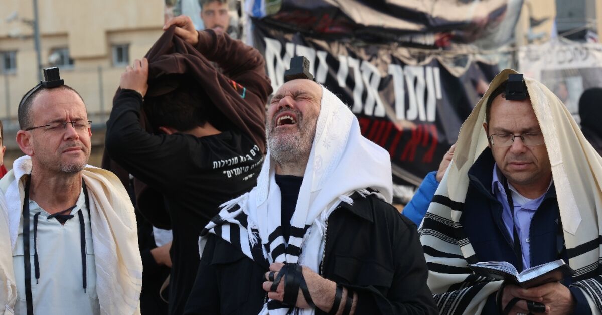 Israelis dance, sing, pray for Gaza hostages on 100th day of war - AL ...