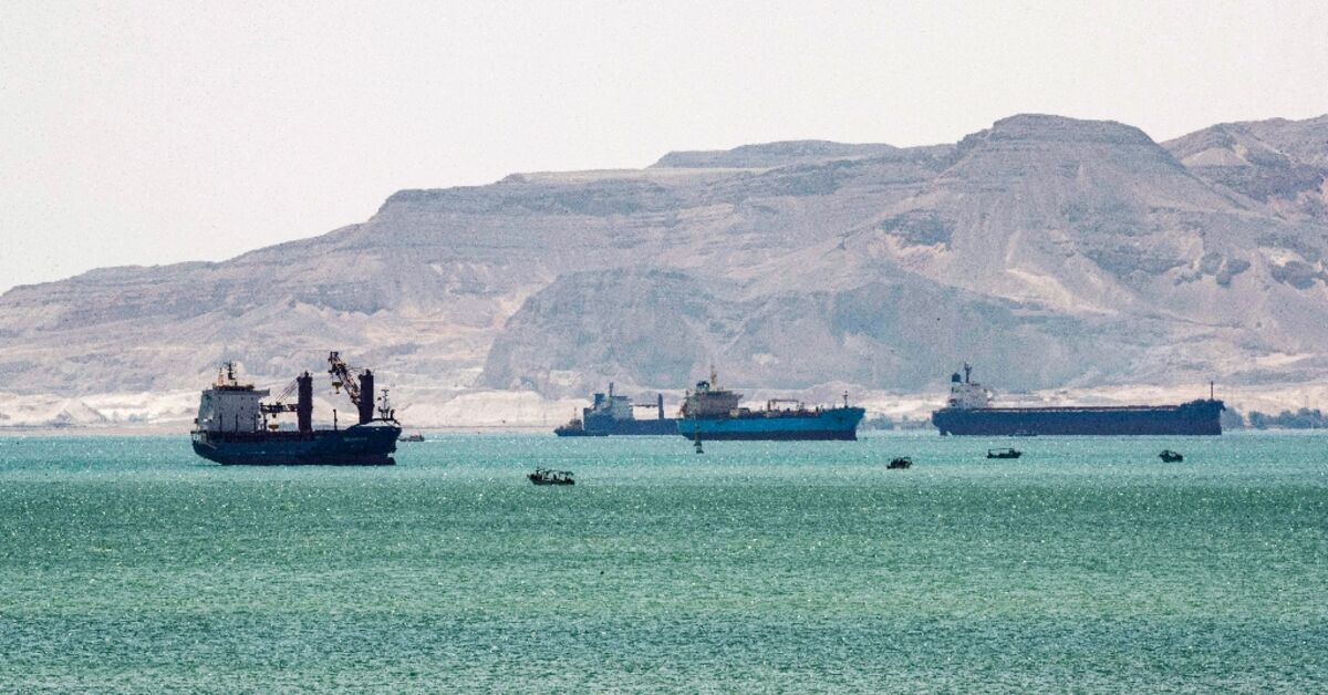 Houthi attacks idle Suez Canal, deepen Egypt's economic woes - AL ...