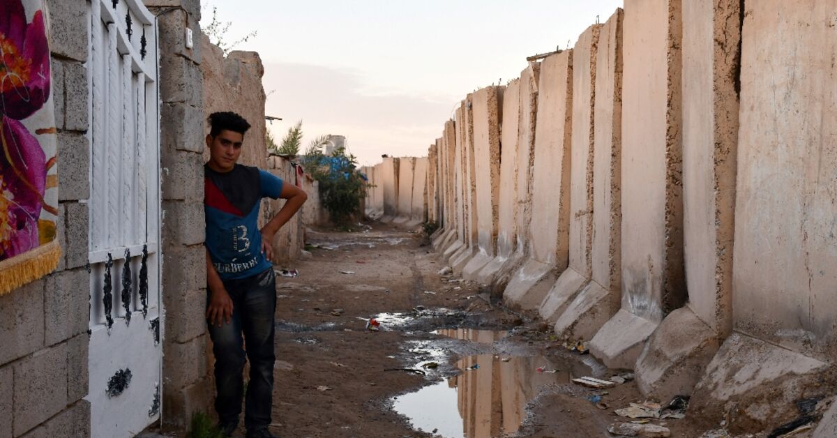 Years after civil war, security wall holds back Iraqi city - AL-MONITOR ...