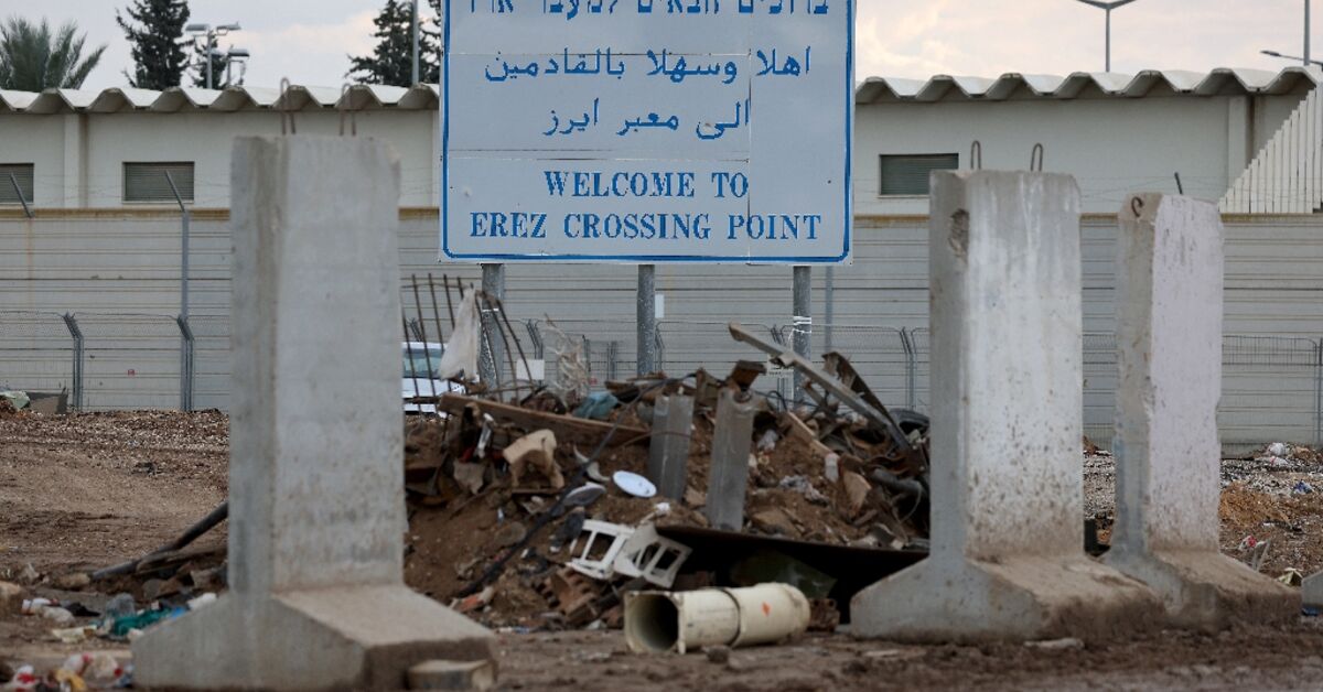 Bullet-riddled cars, stray dogs at Israel's Gaza crossing - AL-Monitor ...