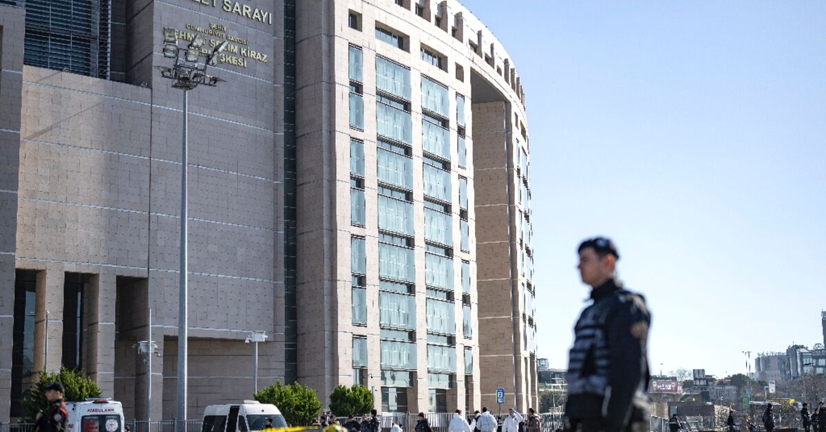 Three die in 'terrorist' attack outside Istanbul court - AL-MONITOR ...