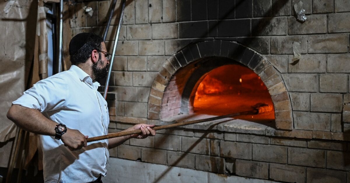 Empty chairs for hostages as Israel at war marks Passover - AL-Monitor ...