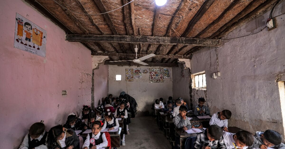 'Dust and scorpions': Inside Iraq's crumbling school system - AL ...
