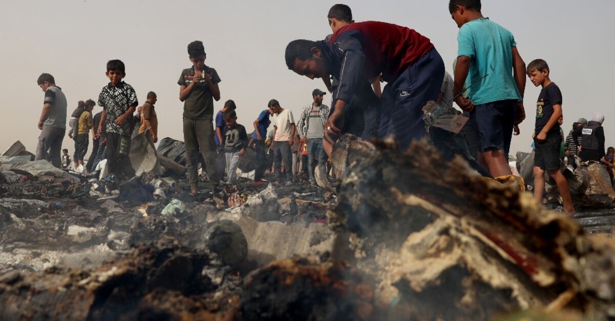 Israel faces global outcry over Rafah strike that set tent city ablaze ...