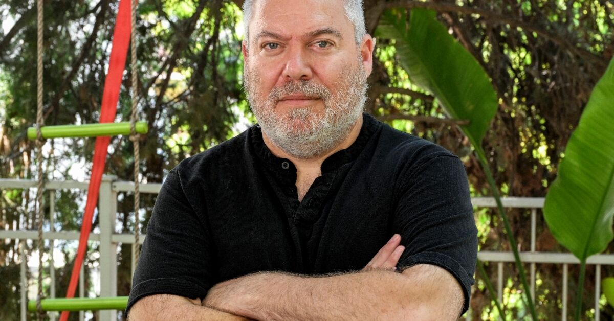 Ex-spy handler of Hamas co-founder's son says PM 'destroying' Israel ...