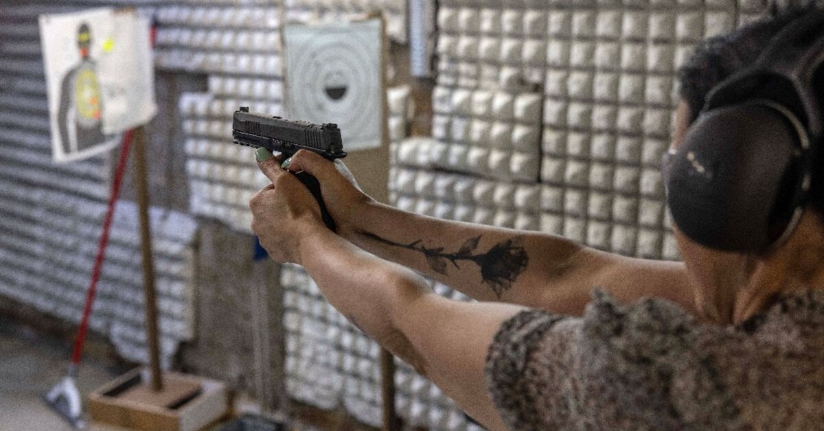 Israeli women rush to buy guns in October 7 aftermath - AL-Monitor: The ...