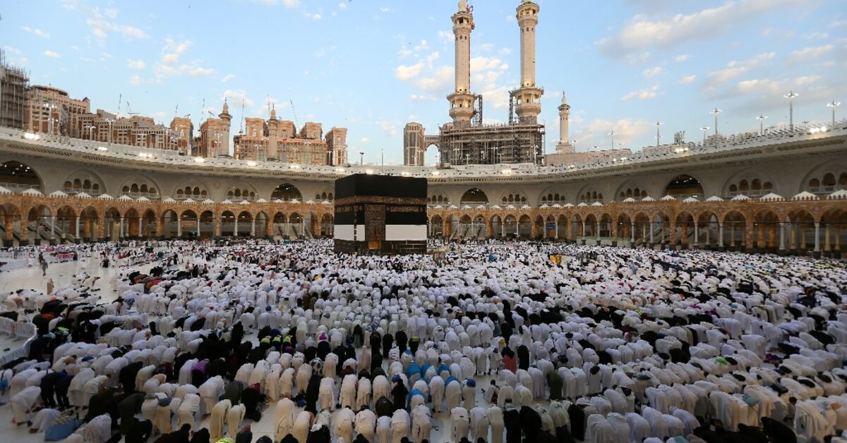 Hajj pilgrims 'stone the devil' as Muslims mark Eid al-Adha - AL ...