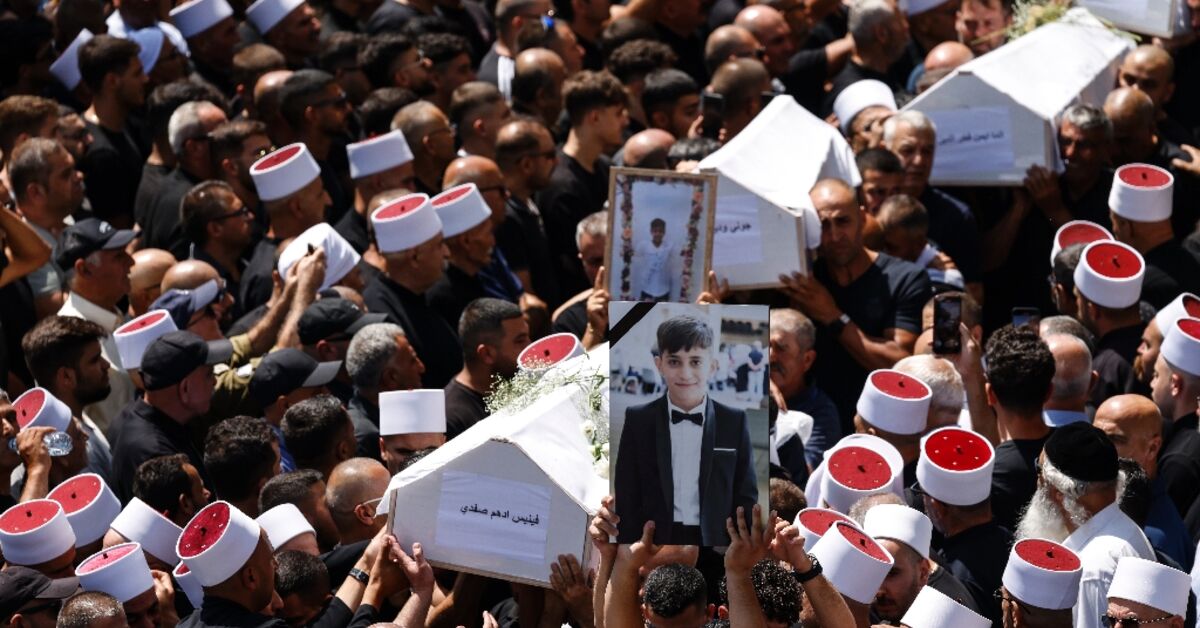 Thousands of Druze mourn youths killed in Golan rocket attack - AL ...