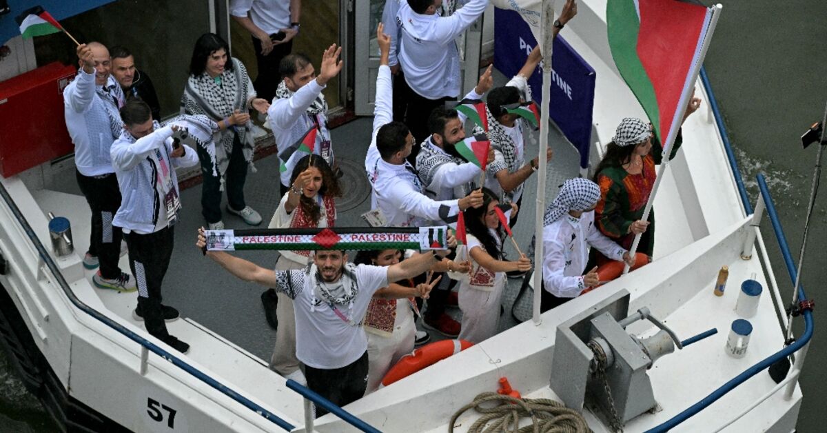 Palestinian Olympian wore shirt showing bombed children at opening ...