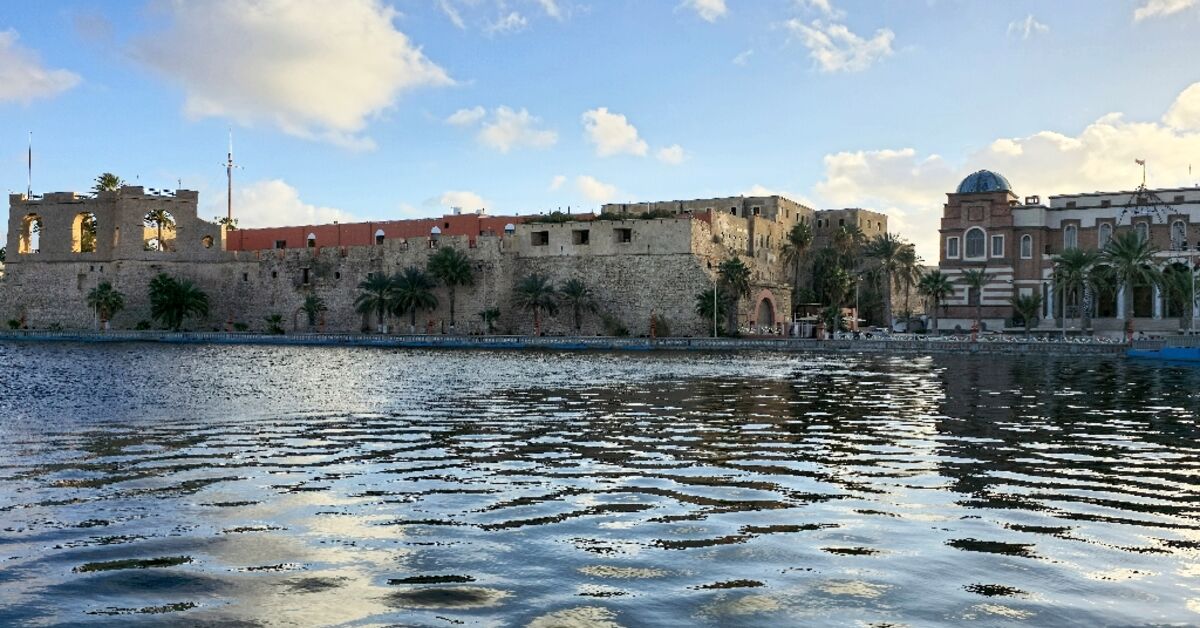 Libya east administration says closes oil fields over Central Bank rift ...