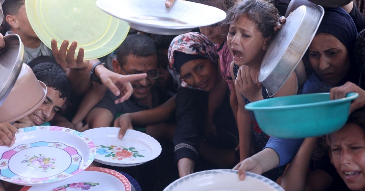 Gaza food blogger serves 'hope on a plate' to war-weary kids - AL ...