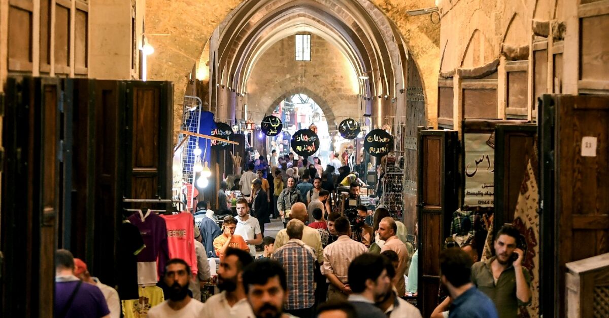 War-damaged souks reopen in Syria's Aleppo - AL-MONITOR: The Middle ...