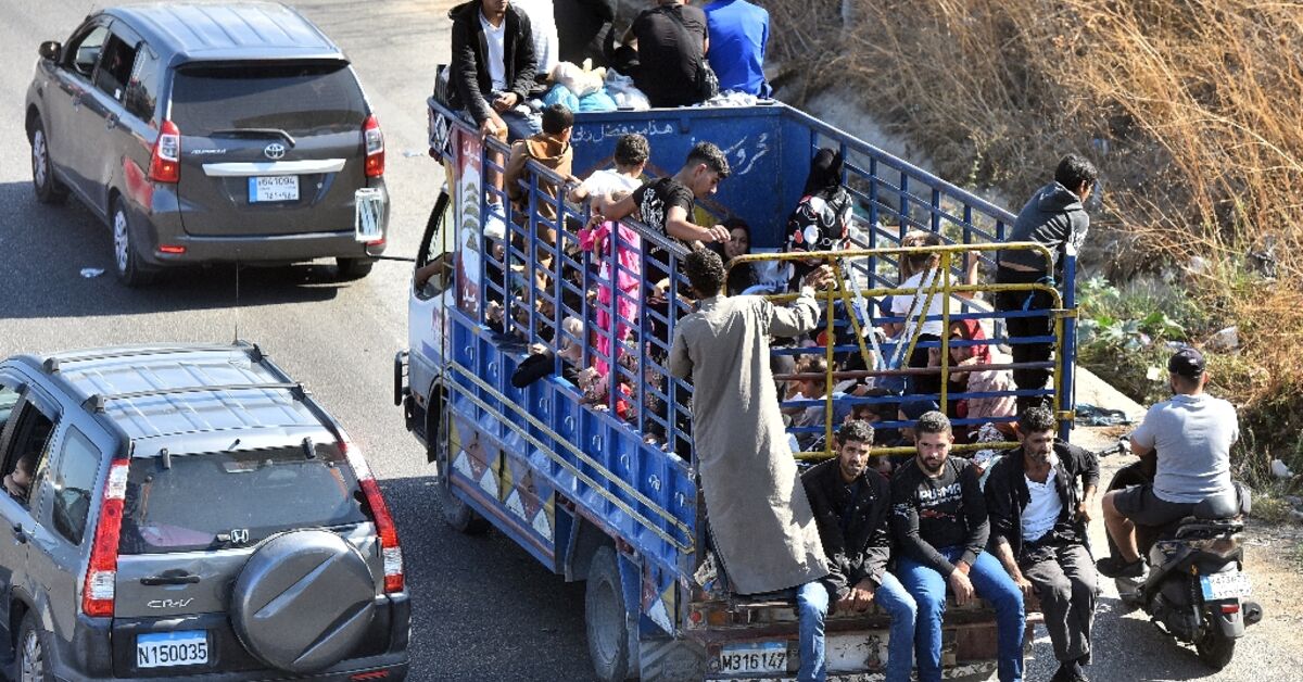 UN says tens of thousands flee Lebanon strikes - AL-Monitor: The Middle ...