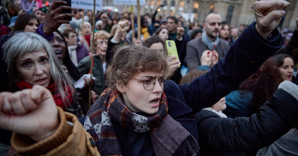 Iranian student in underwear protest moved to 'specialised care centre ...